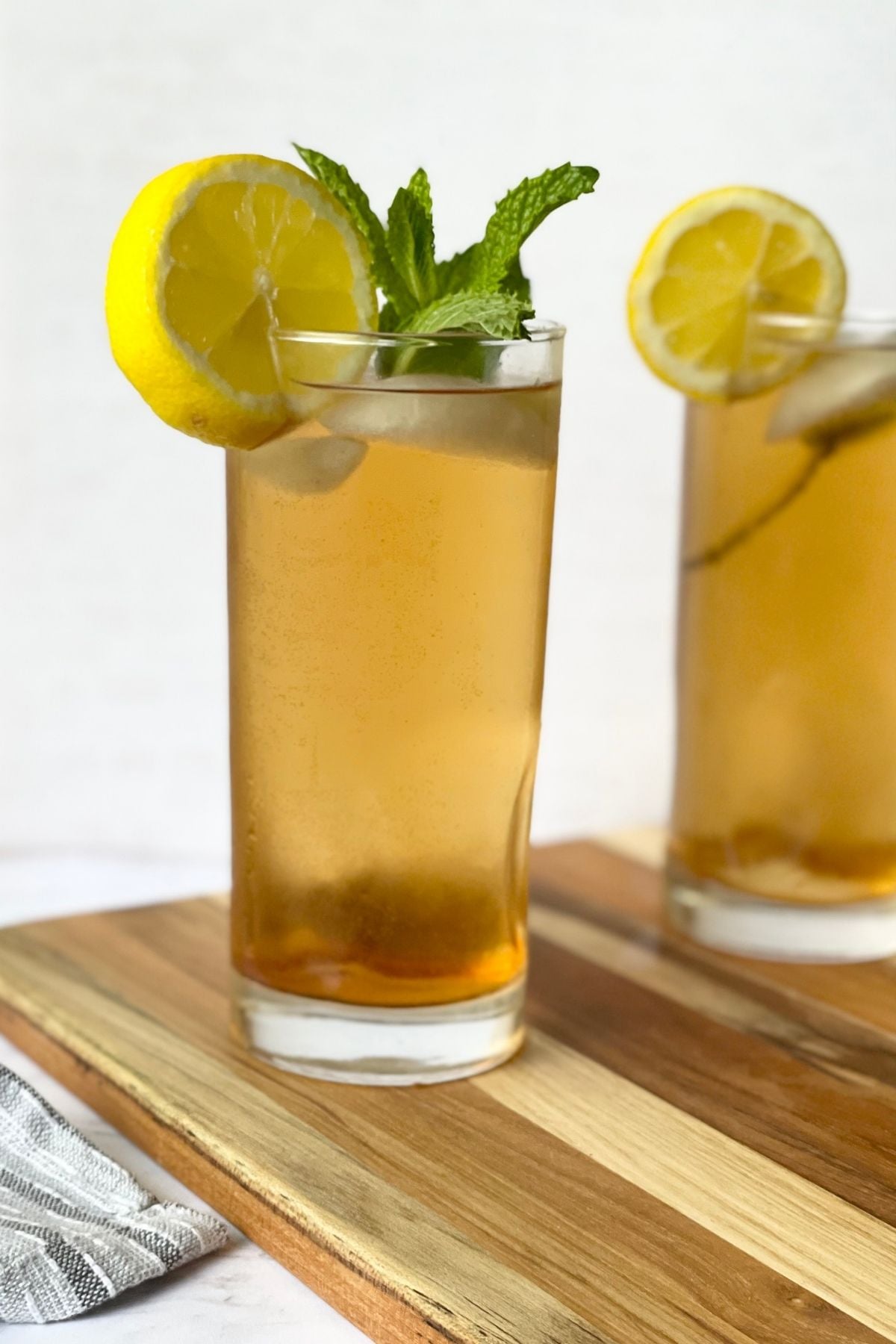 How to Make Sun Tea in the Sun - Daily Tea Time
