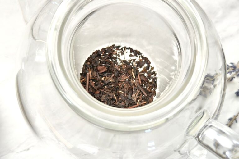 How to Make Tea in a Teapot (easy guide) - Daily Tea Time